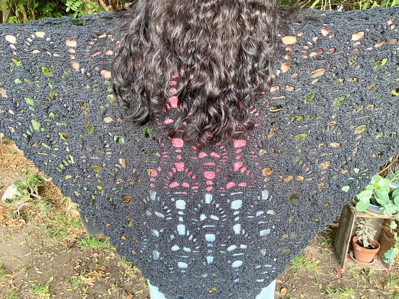 Crocheted Lost Souls / Skull Shawl - Etsy