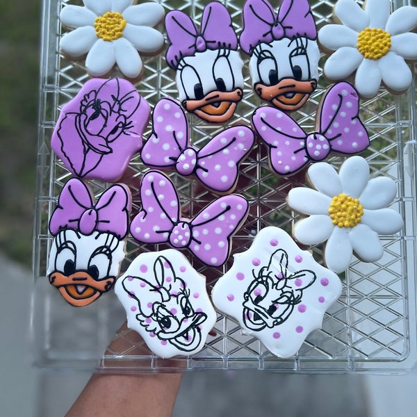 Daisy Duck - Etsy