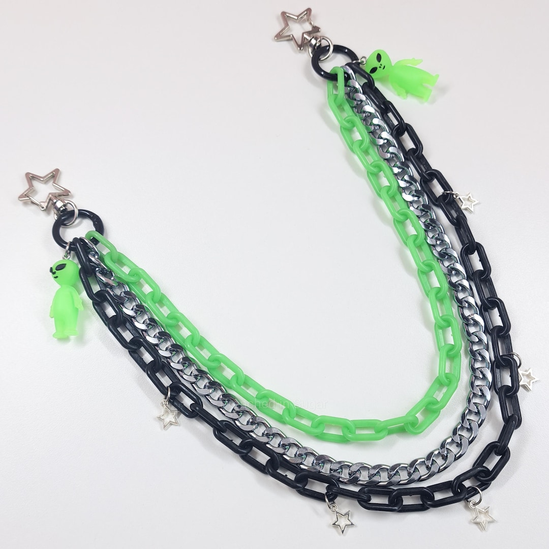 Trippy Goth Aliens & Stars Layered Clip-on Chain, Cute Spooky Halloween ...