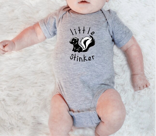 Kleiner Stinker, Baby Neugeborene Strampelanzug, Alltag Stinktier ...