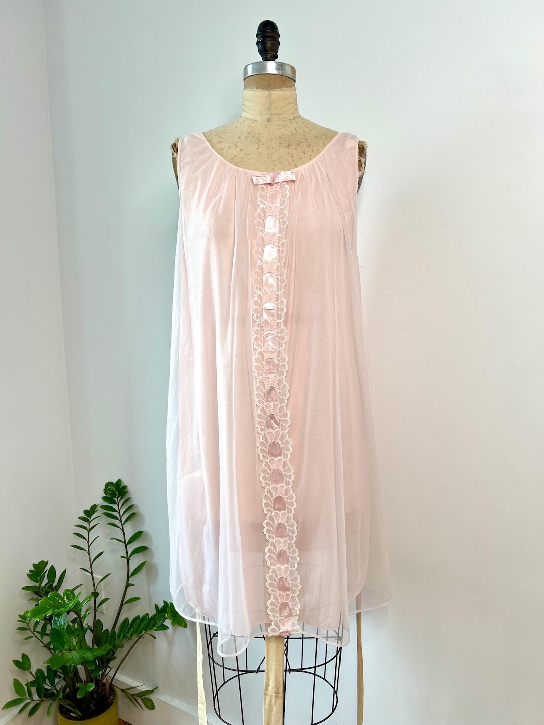 Vintage 1960s M/L Baby Pink Floral Appliqué & Ribbon Lingerie Intimates ...