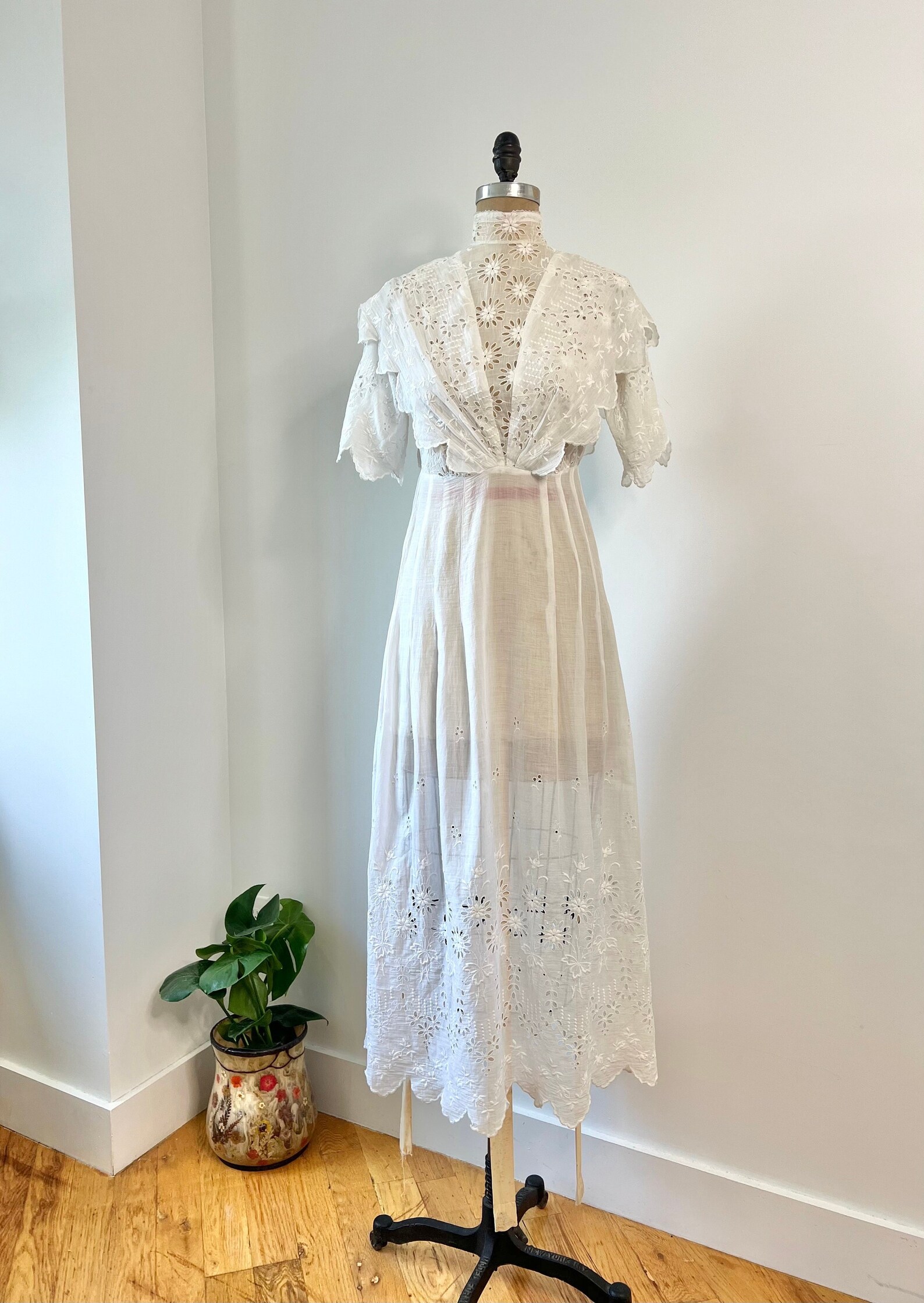 Antique 1910s Edwardian Half Sleeve Floral Eyelet & Embroidered Lawn ...
