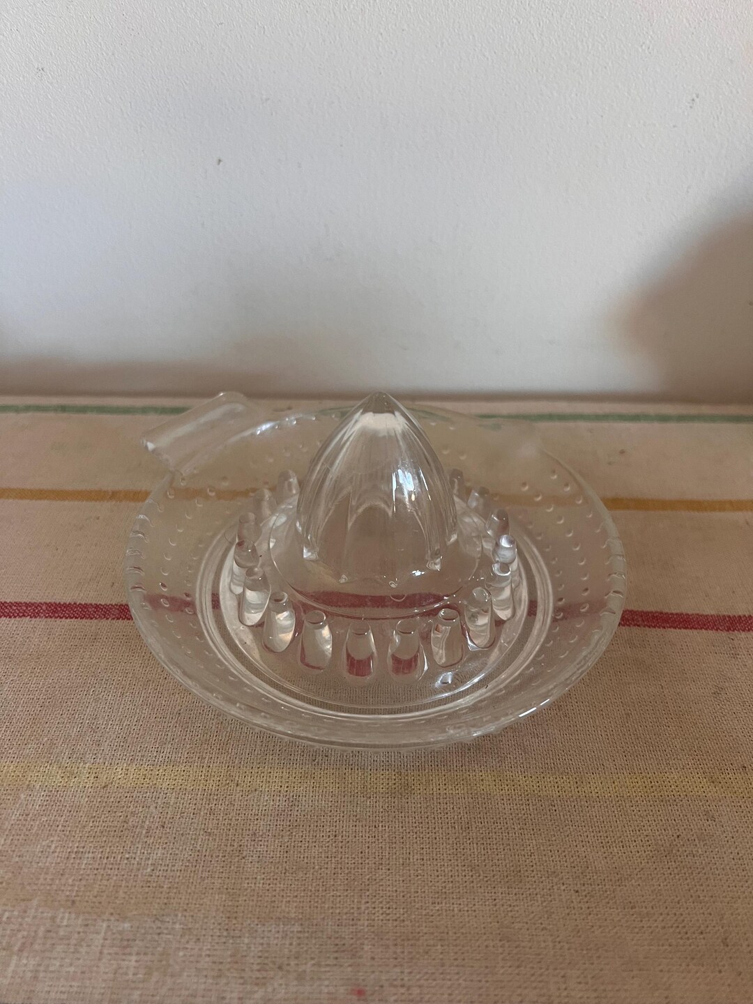 A Traditional Clear Pressed Glass Retro Lemon, Orange Juice Squeezer ...