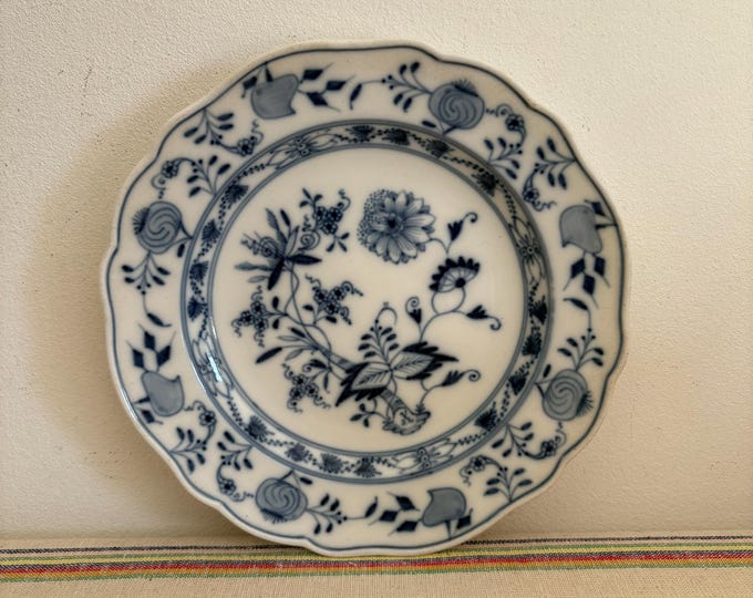 A Beautiful Meissen Blue Onion Design Blue and White Porcelain ...