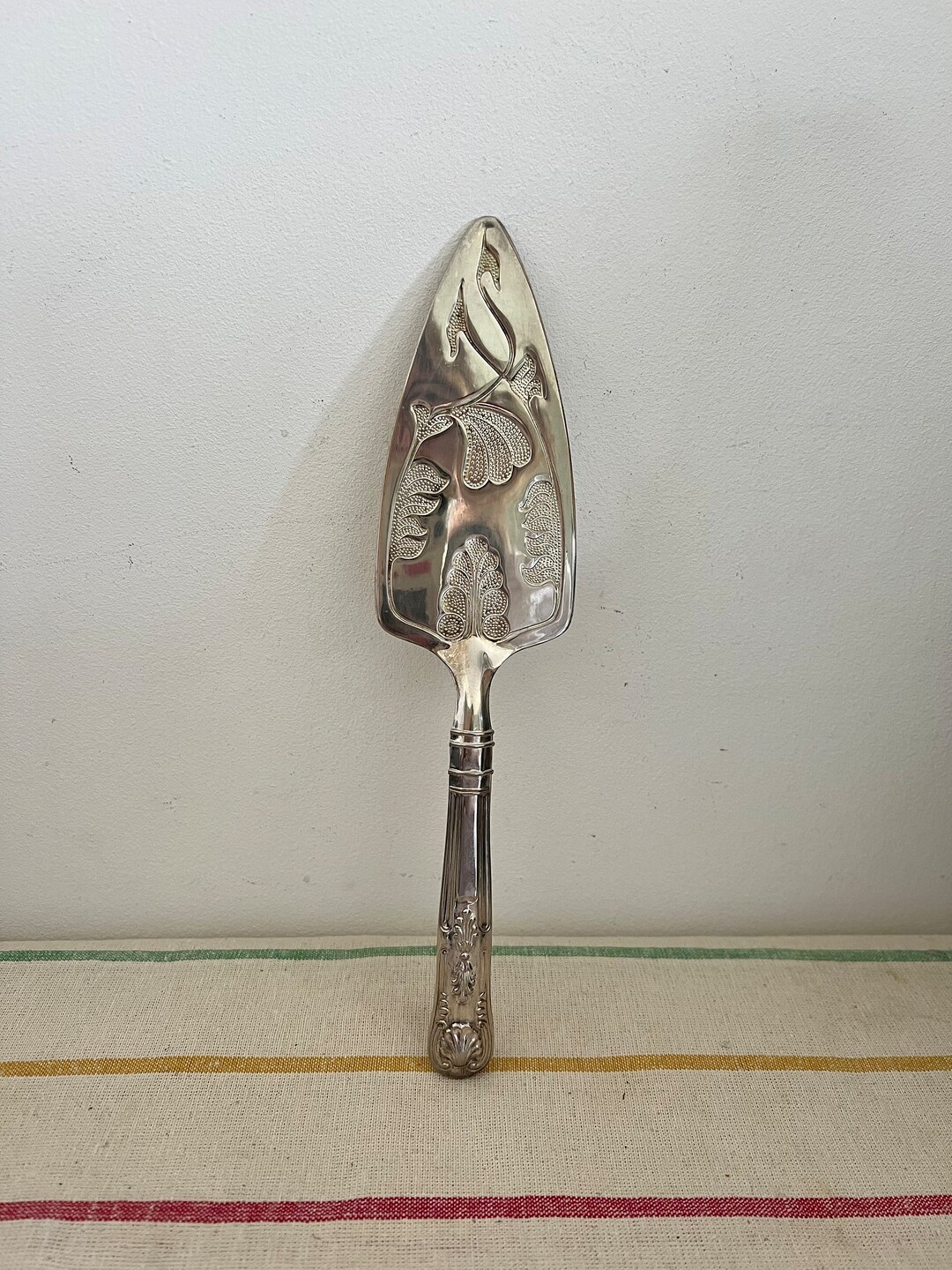 A Sparkly Shiny Retro Mayell Ornate Cake Slice EP on Zinc Made in ...
