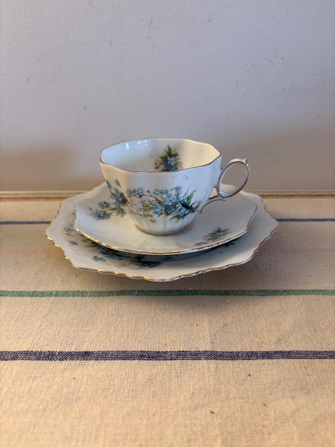 A Stunning, Very Rare Vintage Victoria Forget Me Not 473889 (scallop ...