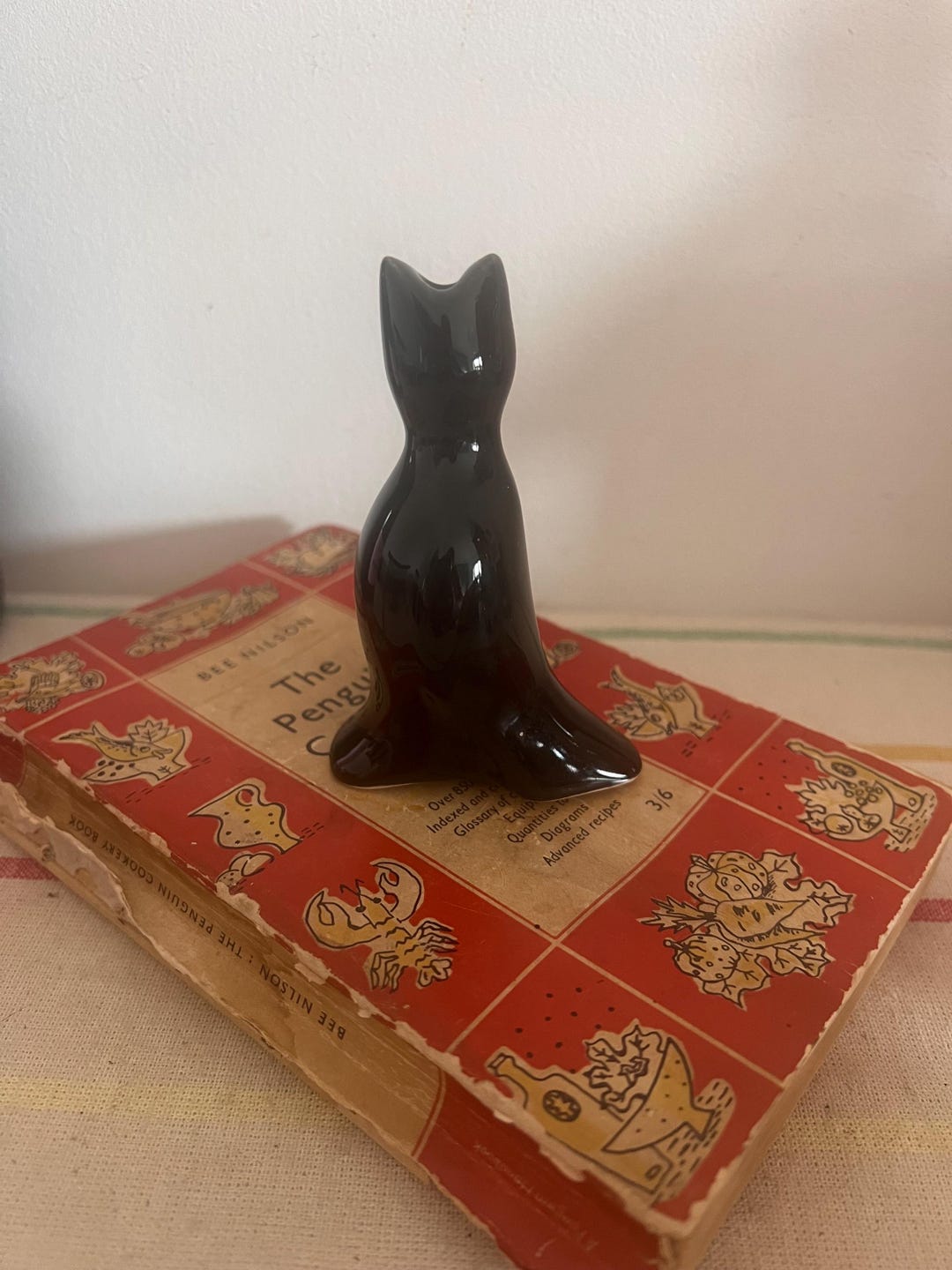 A Very Rare and Unusual Hand Painted Vintage Fully Black Blackbird Pie ...