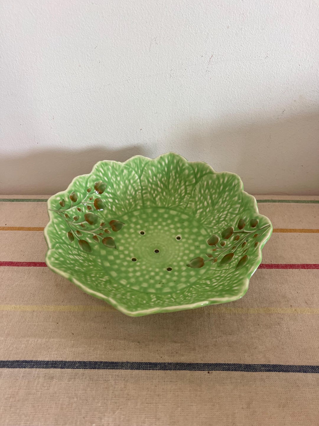 A Lovely Cute Crown Devon Art Deco Lime Green Cress, Grape Draining ...