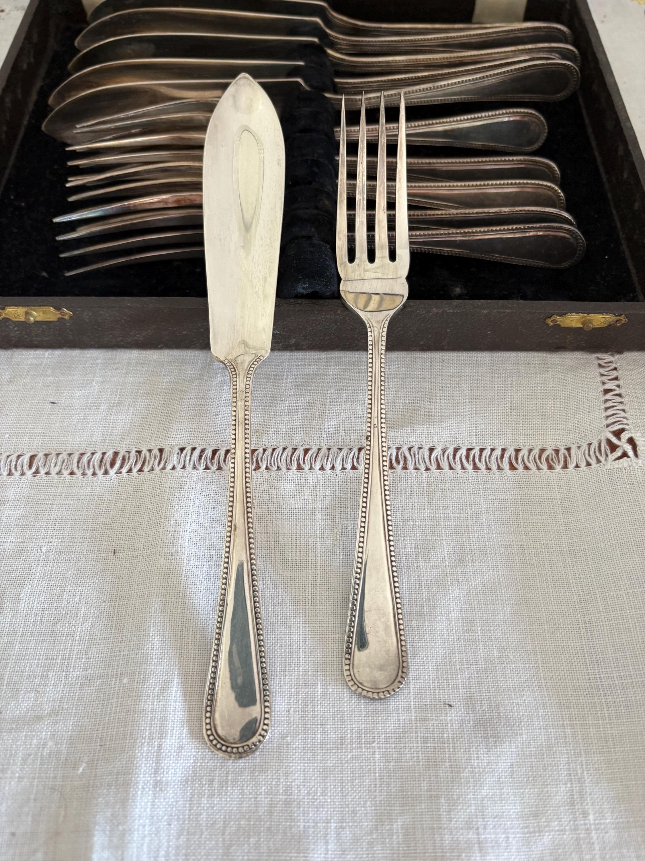 A Lovely Antique Boxed Set of Six Silver Plated EPNS Fish Cutlery Sets ...