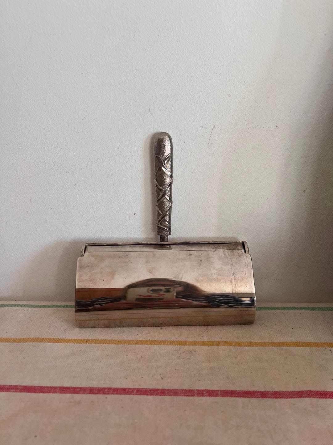 Un beau balai ramasse-miettes vintage SILEA en métal argenté - Etsy France