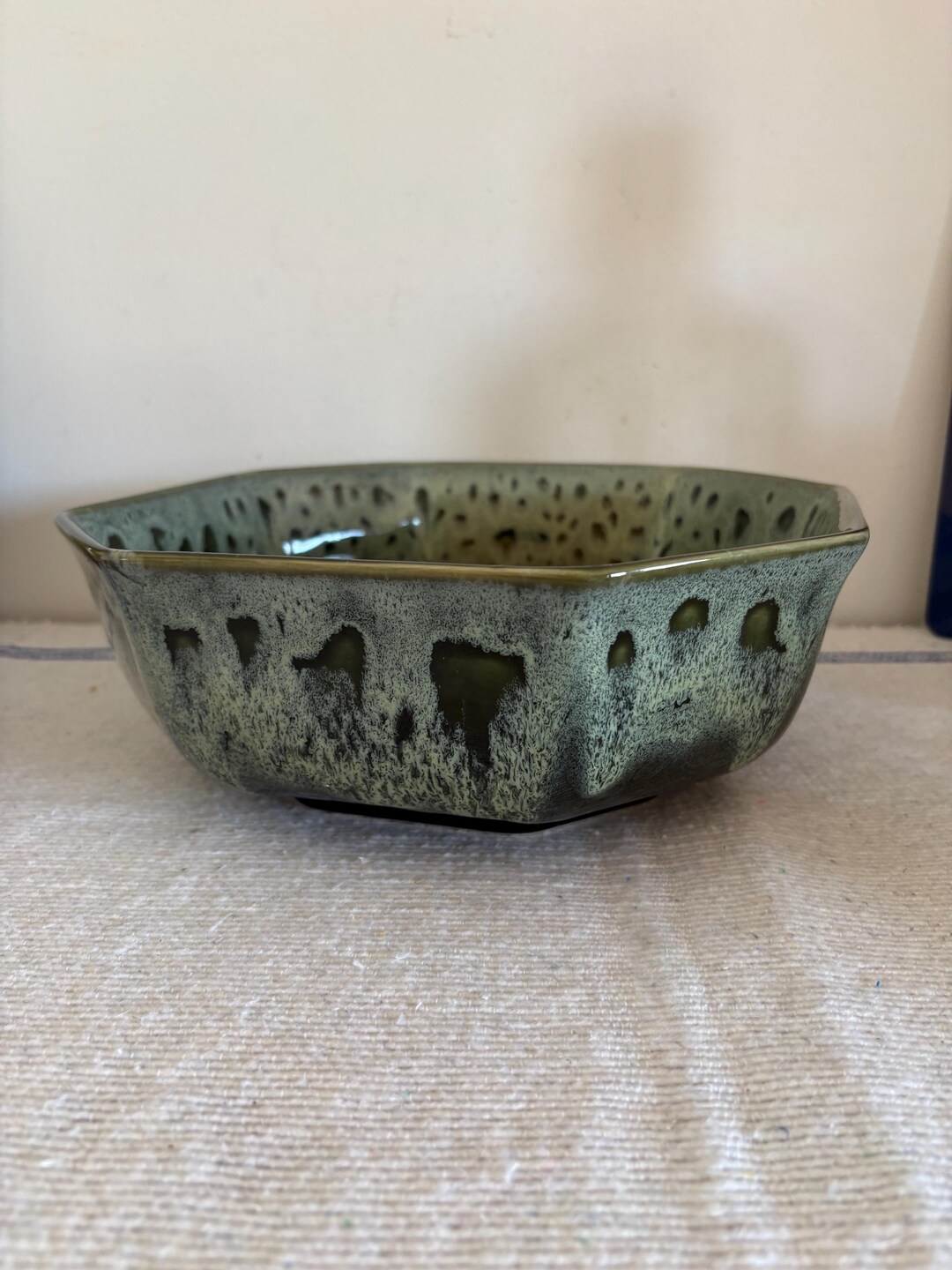 A Large Vintage Fosters Pottery Green Honey Comb Octagonal Salad ...