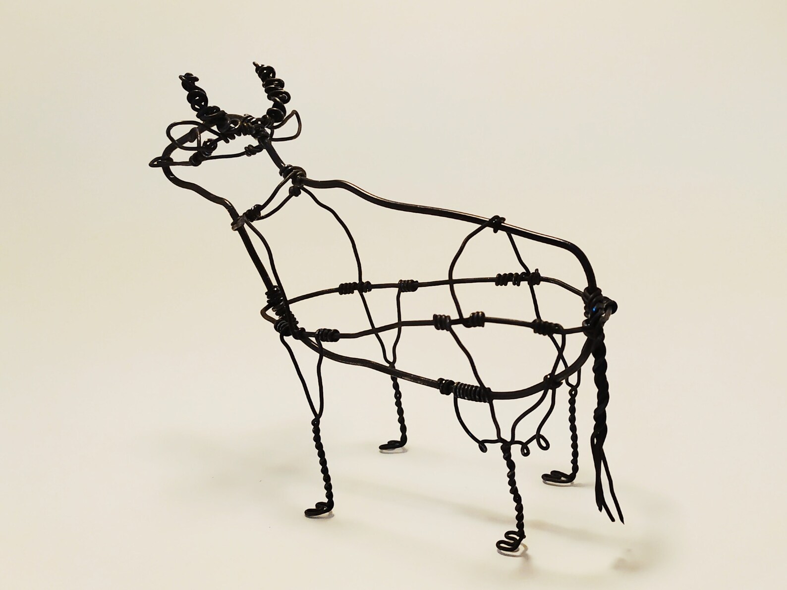 Cow Sculpture, Cow Art, Wire Sculpture, Cow Metal Art, Farm Animals ...