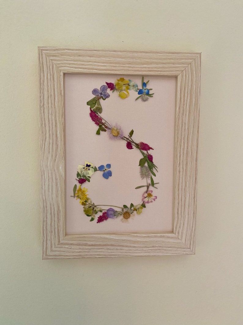 Custom: Initial/letter- Real Pressed Flower Art - Etsy