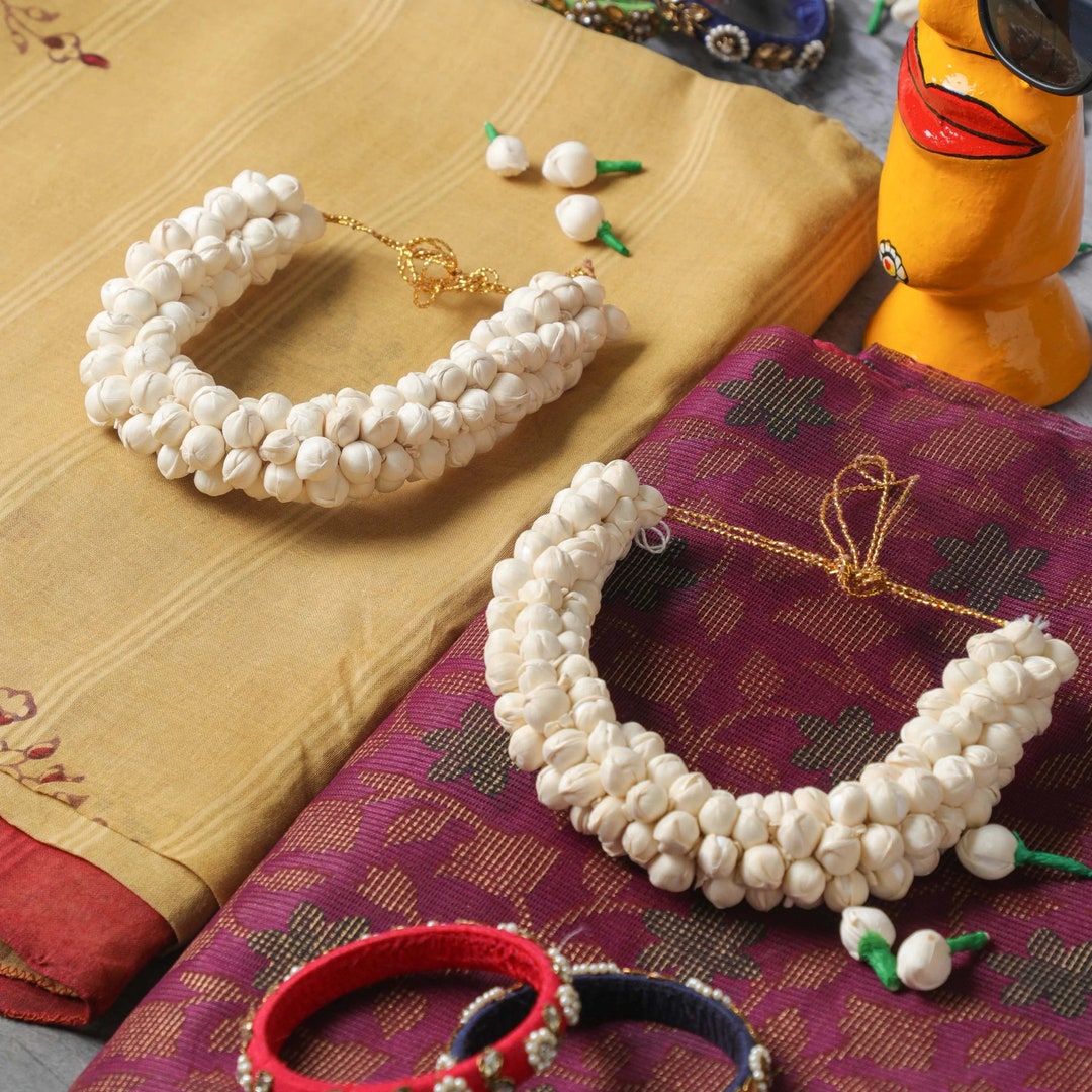 Shola Wood Gajra Jasmine Gajra Mogra Flower Gajra bridal Hairdo Makeup ...