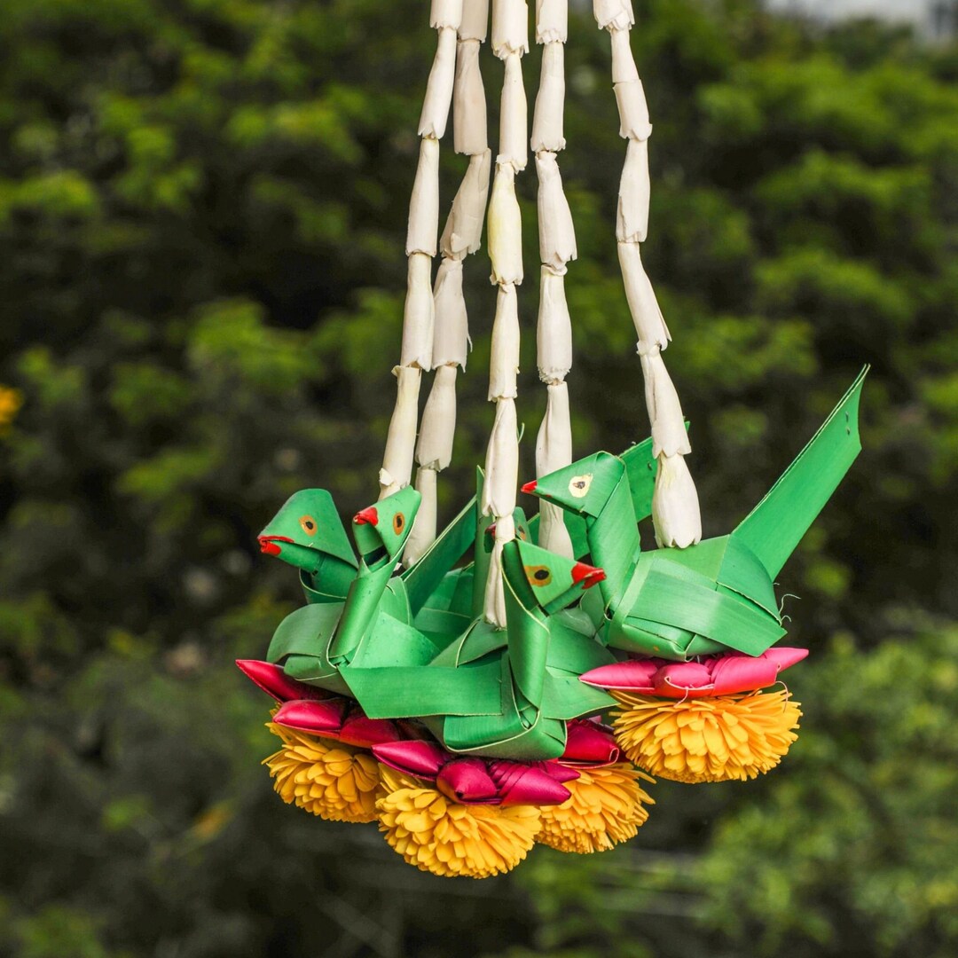 Palm Parrot String Decor, Handwoven Indian Parrot Garland for Pooja ...