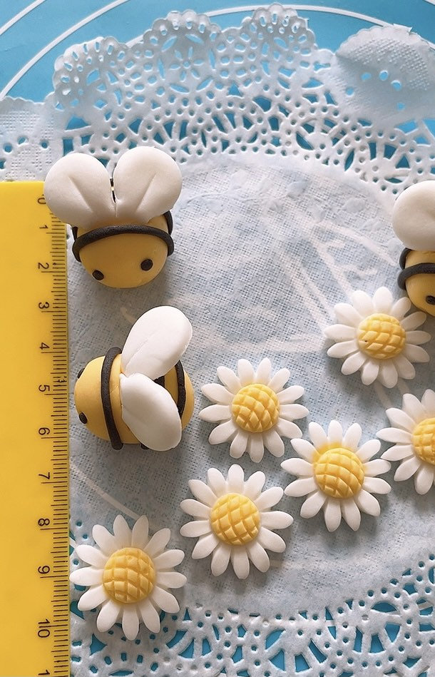 Fondant Bees & Flower Cake Topper/ Bumblebee Cake Decoration/ - Etsy Canada