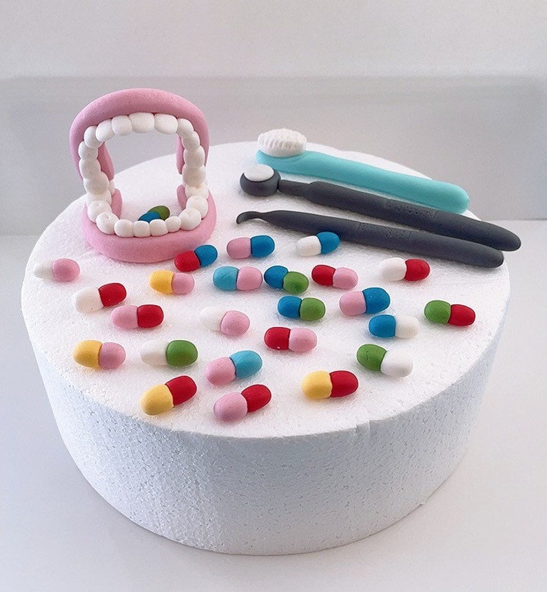 Fondant Dentist/ Doctor Cake Topper/ Teeth Cake Decoration/ - Etsy