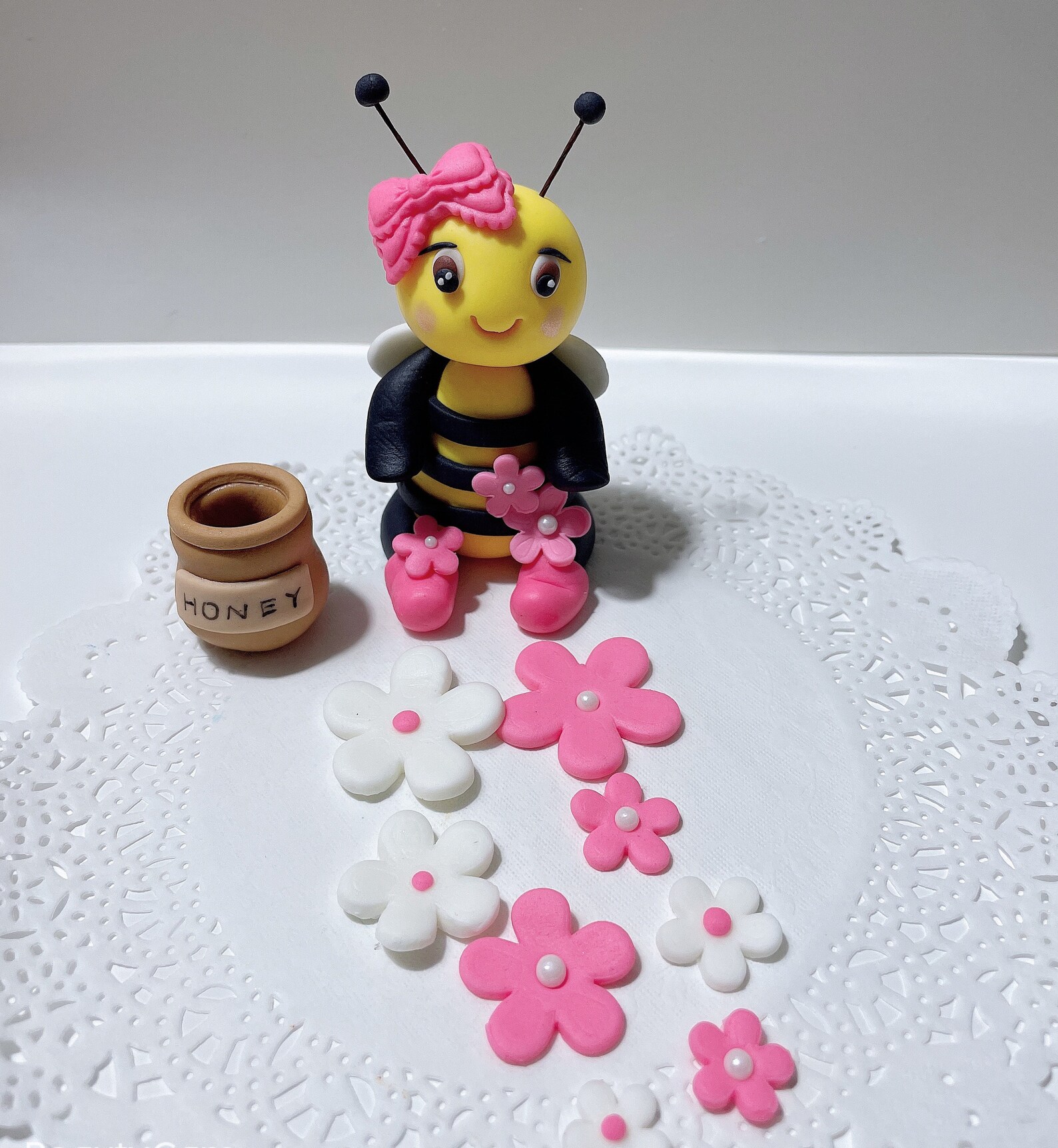 Fondant Bumblebee bee Daisy Flowershoney Jarhoneycomb Cake - Etsy