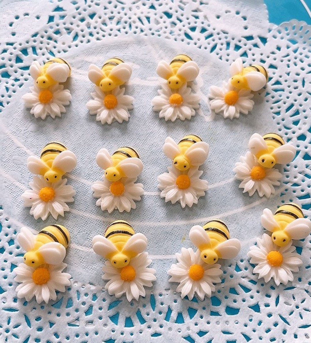 Fondant Bee & Flower Cake Toppers, Tiny Bee Cupcake Decoration (12pc ...