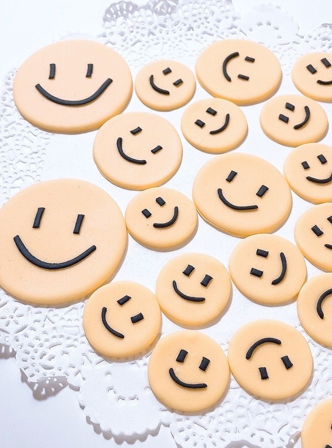 Fondant Smiley Face Cake Cupcakes Topper - Etsy