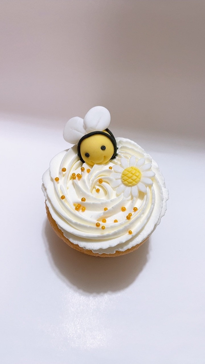 Fondant Bees & Flower Cake Topper/ Bumblebee Cake Decoration/ - Etsy