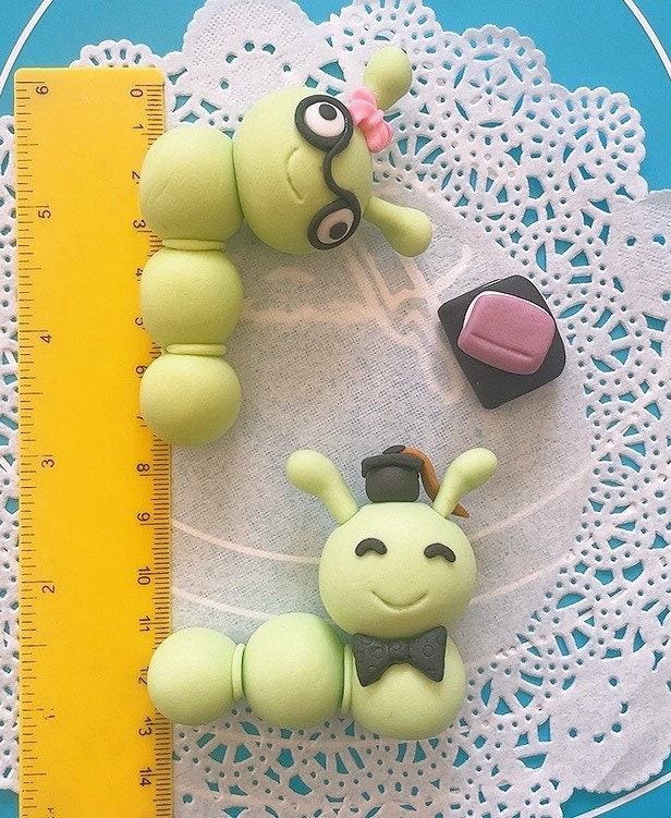 Fondant Bookworm Cake Topper/ Graduate Cake Topper / Worm Cake - Etsy UK