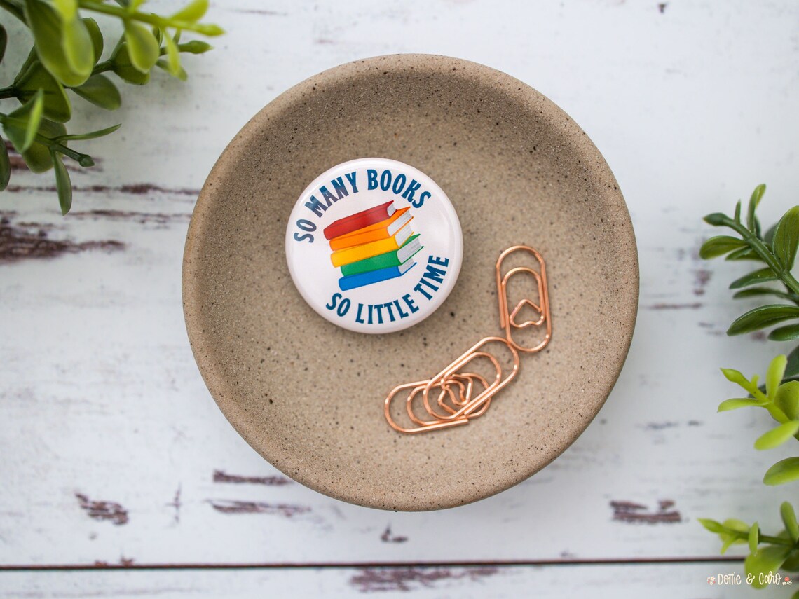 So Many Books, so Little Time Pinback Button, 1.25 Inch Pin Book ...
