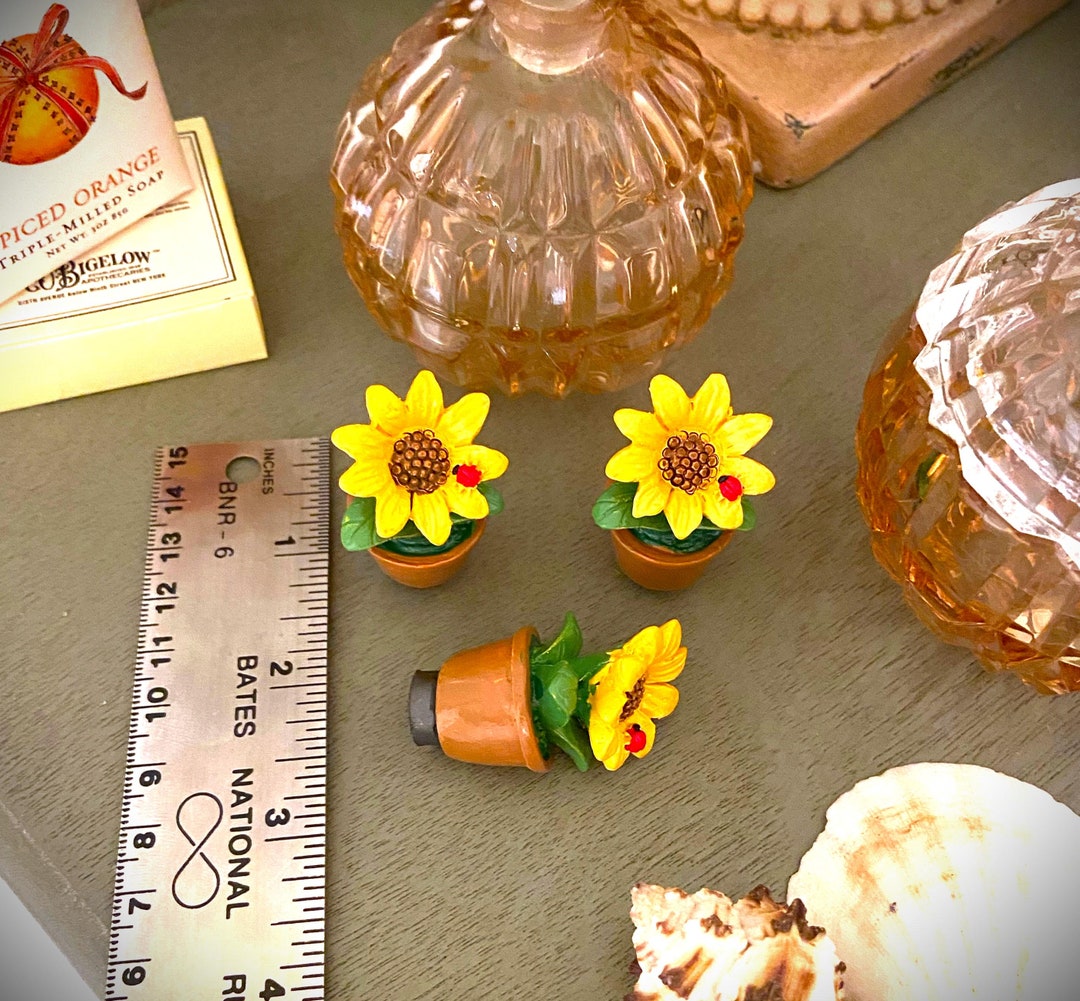 Cute Hinge Toppers! Happy Sunflowers Sit Atop Strong Magnets to Adhere ...