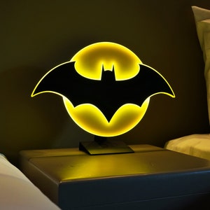 BATMAN DC Comics Batsign LED Halo Light (regular) With Pedestal for ...