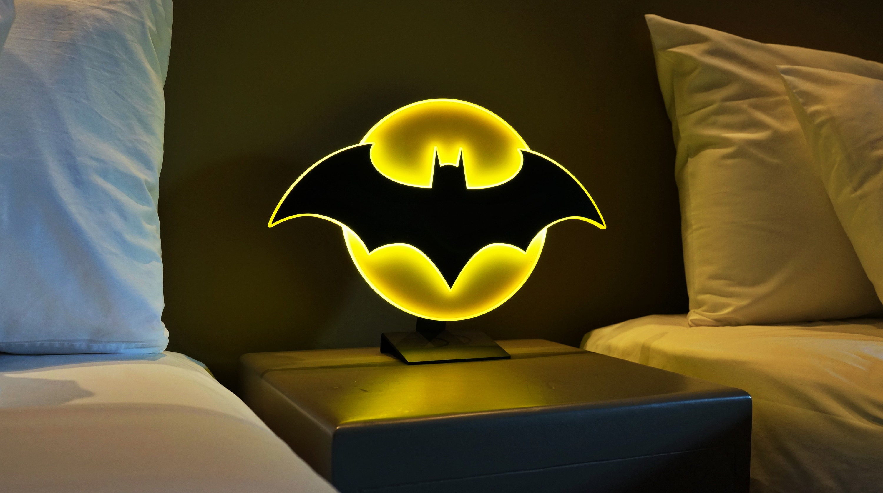 BATMAN DC Comics Batsign LED Halo Light regular With Pedestal for Table ...