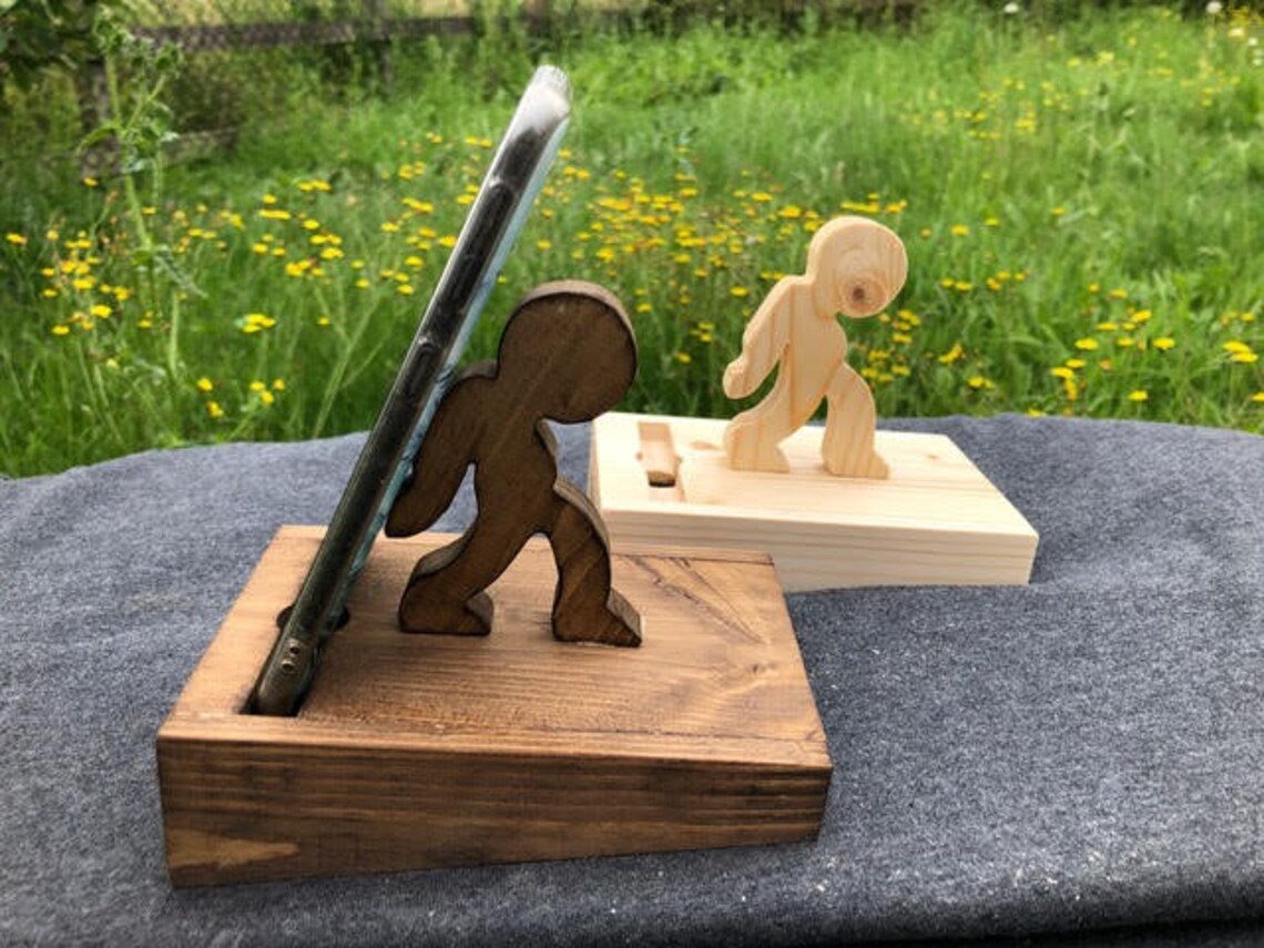 Porte-téléphone en bois de nouveauté poussant lhomme ou | Etsy
