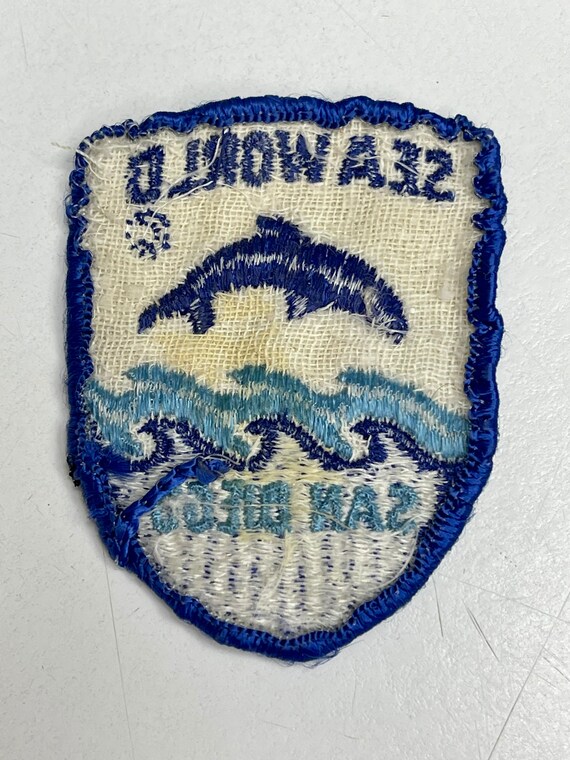Vintage 1970’s Seaworld Dolphin Souvenir Patch - Gem