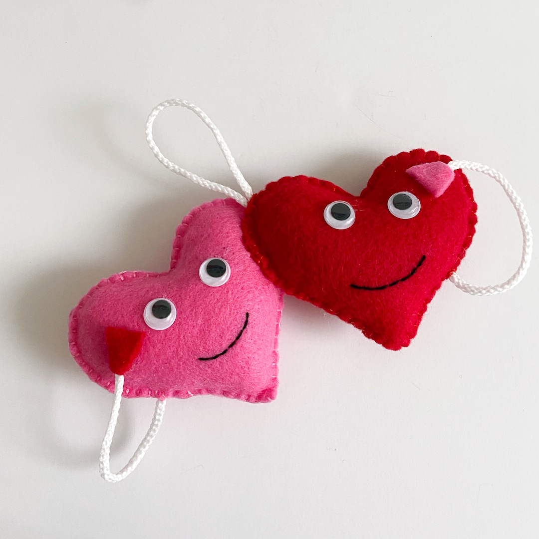 Valentine's Day Felt Couple Ornaments, Valentines Day Hugging Couple ...