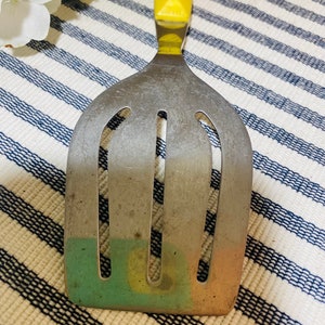 Vintage Spatula Yellow Bakelite Handle Slotted Spatula Kitchen Utensils ...