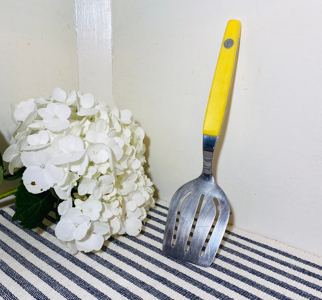 Vintage Spatula Yellow Bakelite Handle Slotted Spatula Kitchen Utensils ...