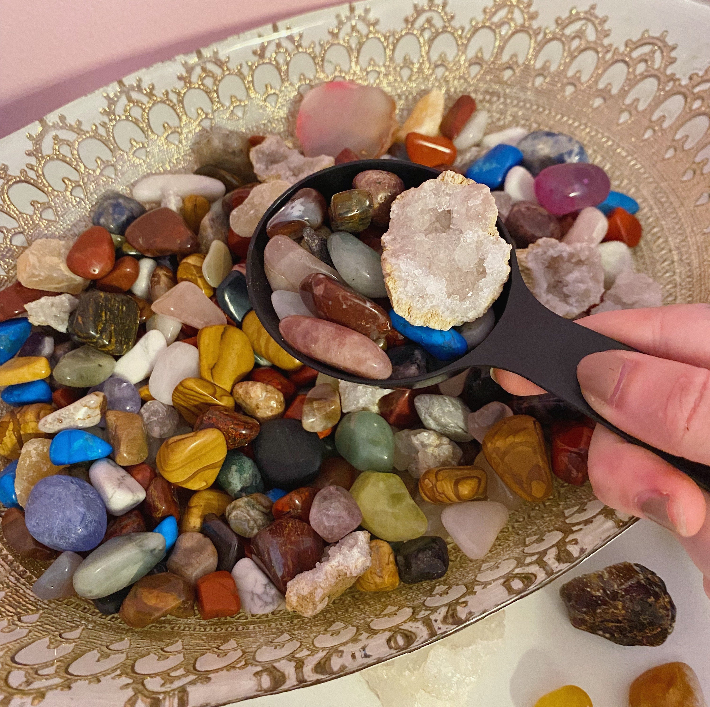 Home Décor Mystery Crystal Scoop Rocks & Geodes etna.com.pe