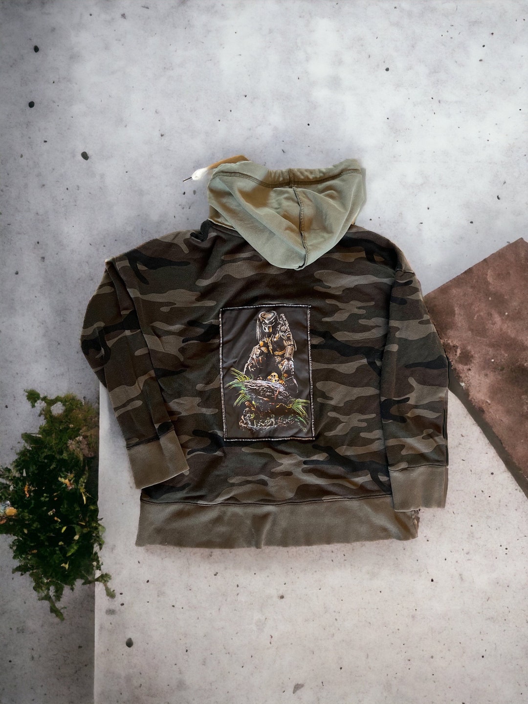 Predator Army Sweater Nostalgia Horror Sci-fi Alien Spooky Halloween ...