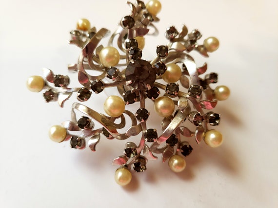 Fake Pearls with Grey Rhinestone Brooch - Gem