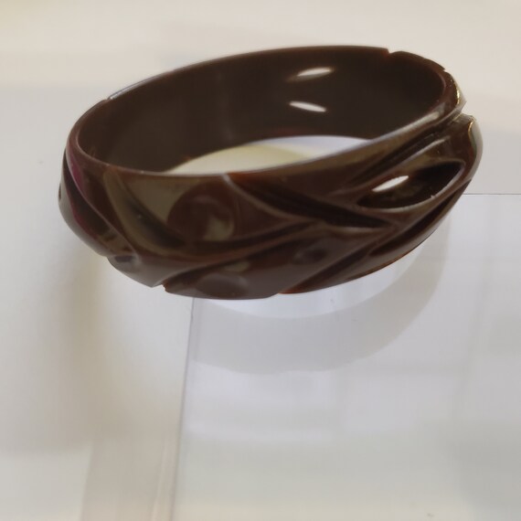 Bakelite, Brown, Carved Bangle - Gem