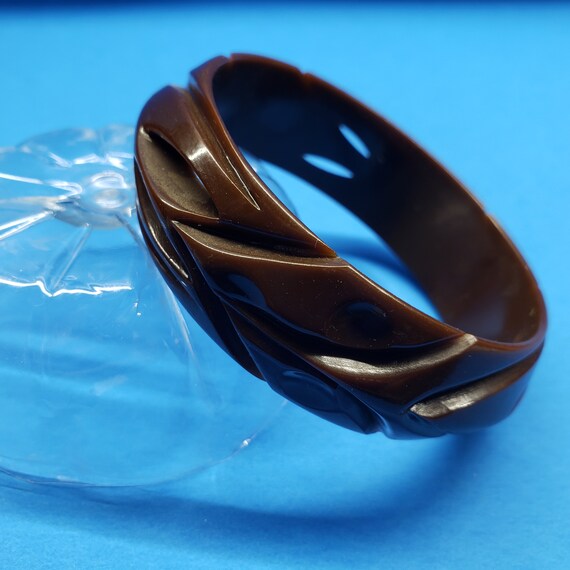 Bakelite, Brown, Carved Bangle - Gem
