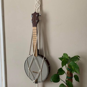 Natural Macrame Banjo Uke Hanger, Music Home Decor, Banjo Strap, Gifts ...