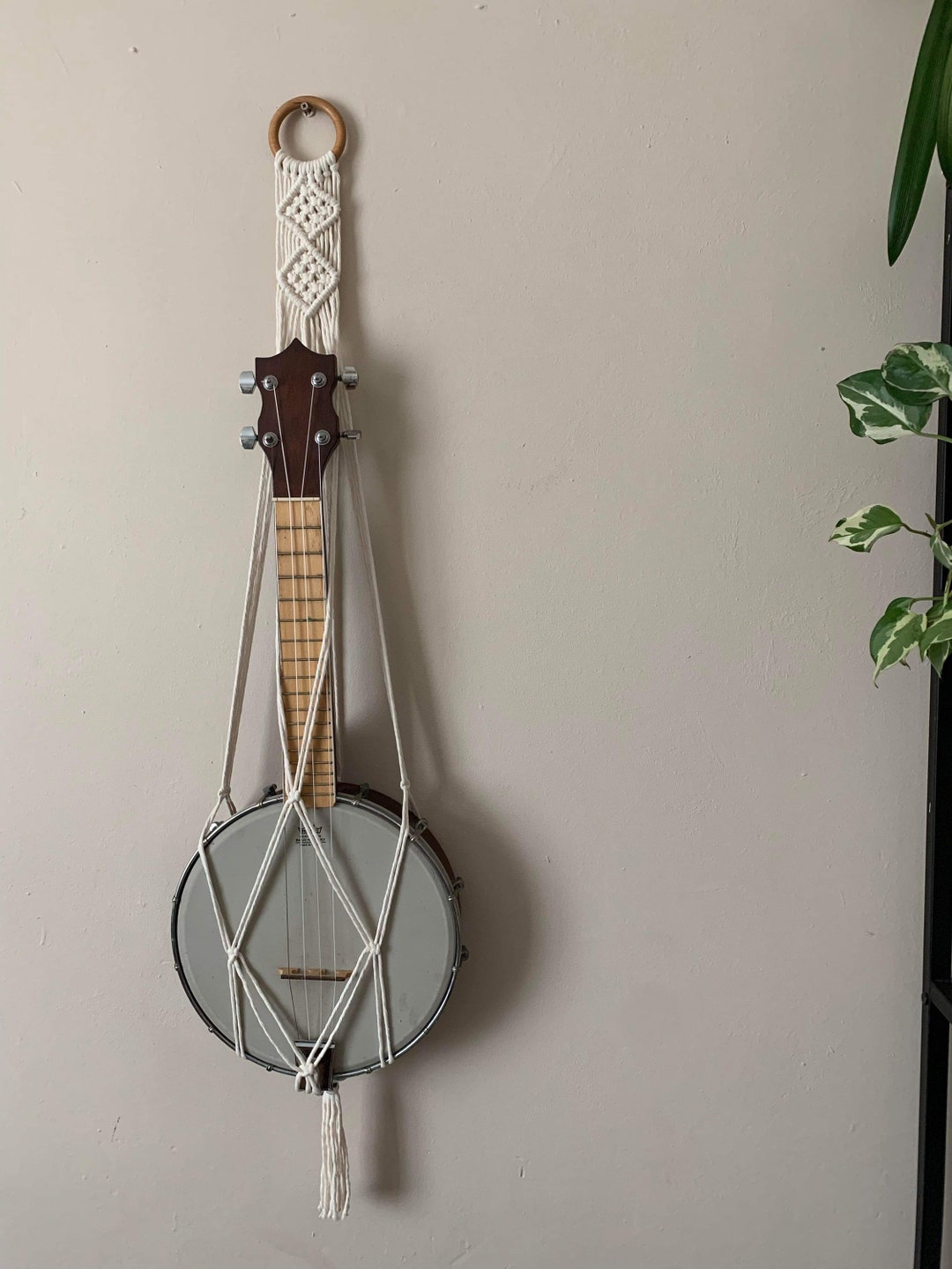 Natural Macrame Banjo Uke Hanger, Music Home Decor, Banjo Strap, Gifts ...