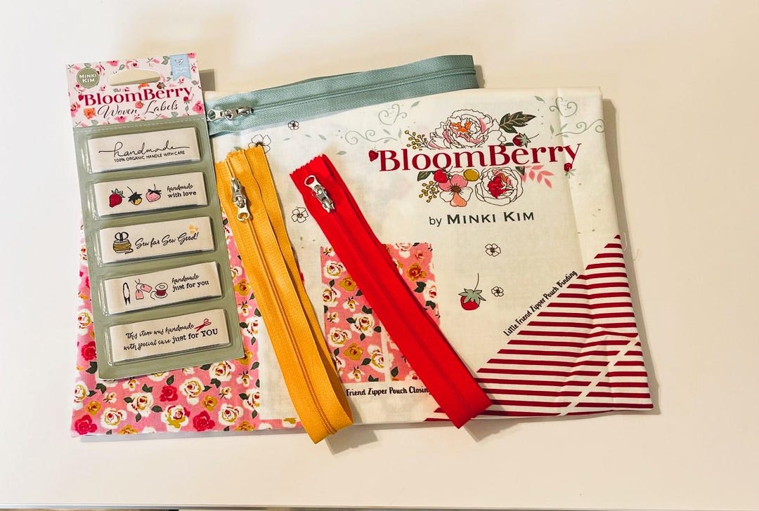 BLOOMBERRY ZIPPER POUCH Panel, 15 Bloomberry Woven Labels and 3 ...
