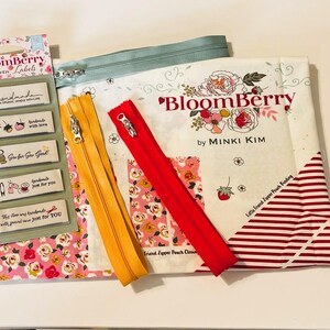BLOOMBERRY ZIPPER POUCH Panel, 15 Bloomberry Woven Labels and 3 ...