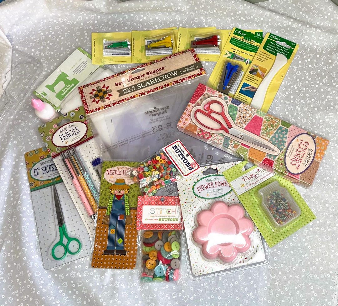 BUILD A SCARECROW APPLIQUE Tools. A Keepsake Box Full of Lori Holt ...