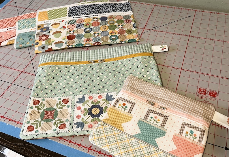 Calico Home Décor Zippy Bags 2 Panel AND Lori Holt Happy Zippers 2 - Etsy Calico Home Décor Zippy Bags 2 Panel AND Lori Holt Happy Zippers 2 - Etsy