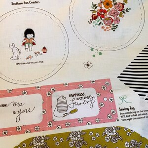 BLOOMBERRY ZIPPER POUCH Panel, 15 Bloomberry Woven Labels and 3 ...