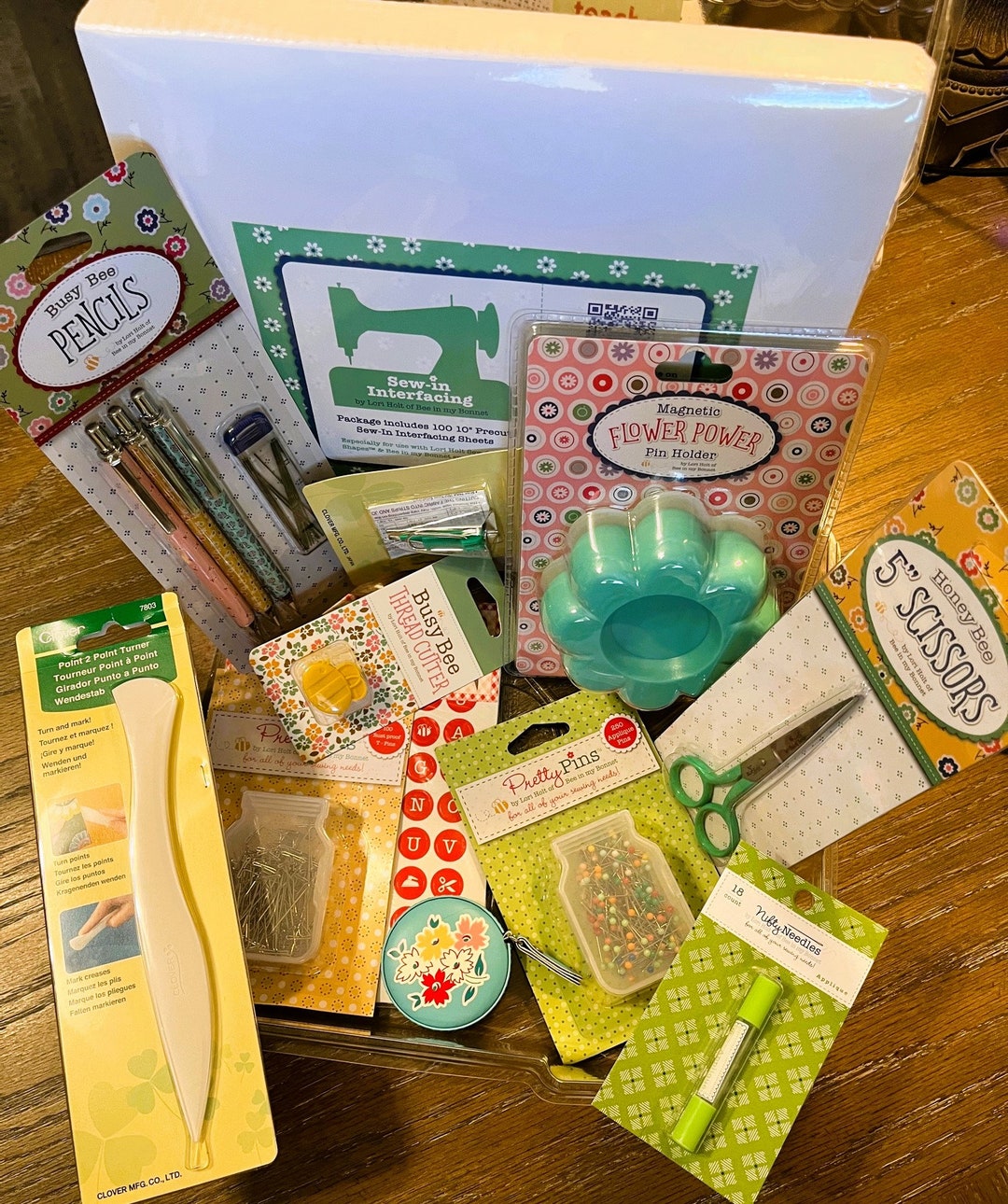 APPLIQUE BEE READY Box. A Keepsake Box Full of Lori Holt Applique Tools ...