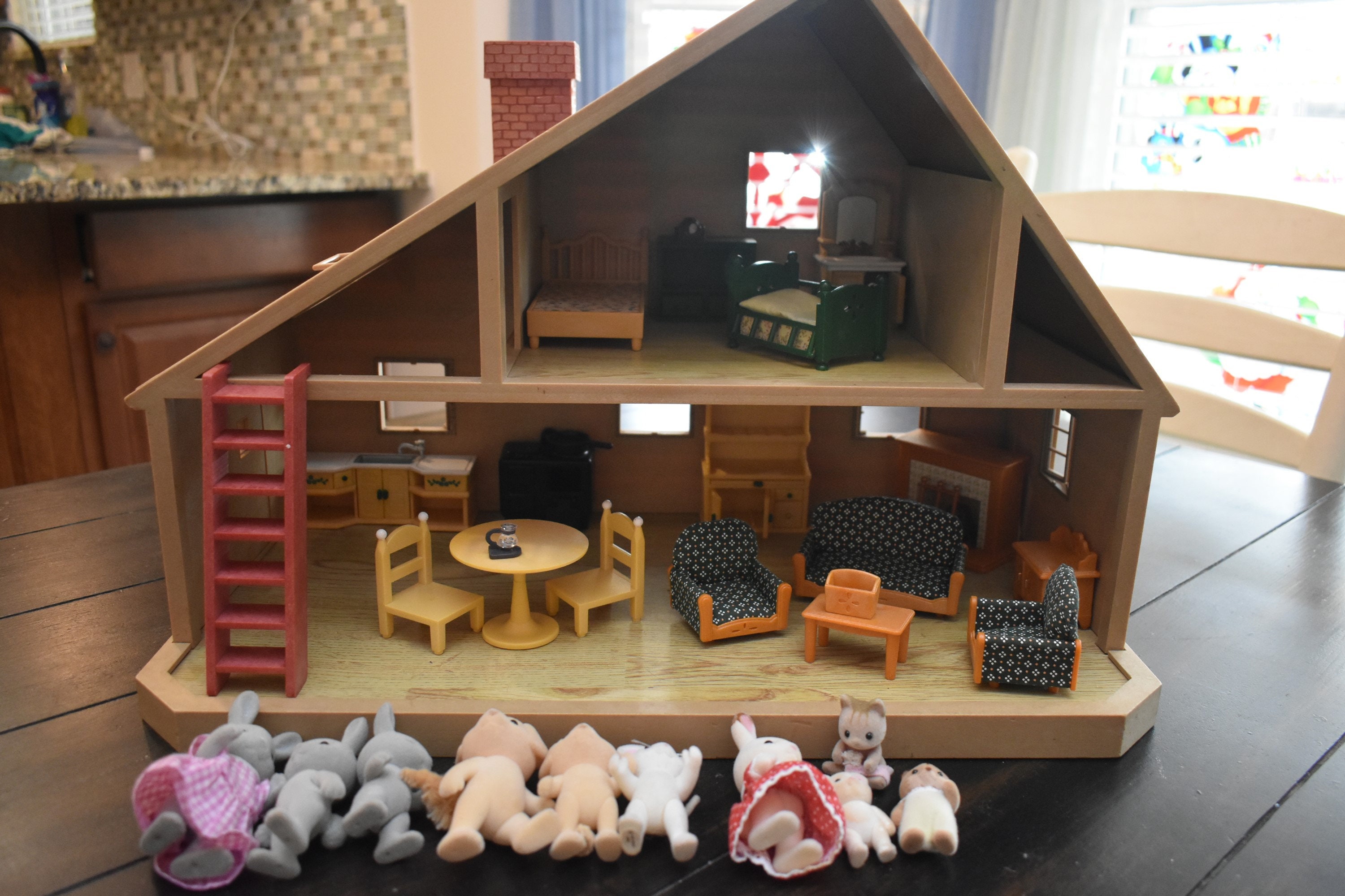 Calico Critters Deluxe Village House With Bonus Gift Set