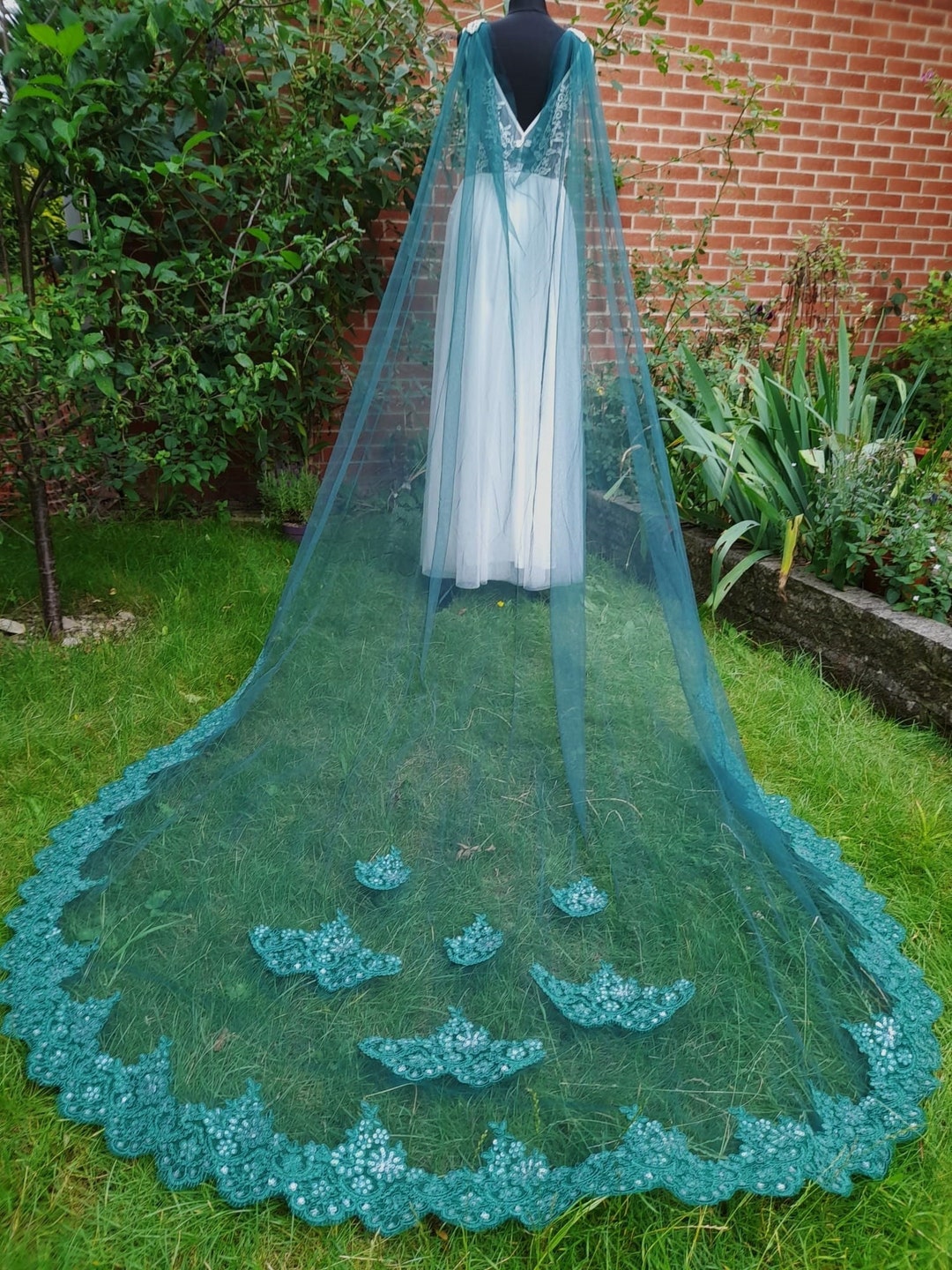 Unique Emerald Green Lace Edge Cloak for a Regal and Romantic Wedding ...